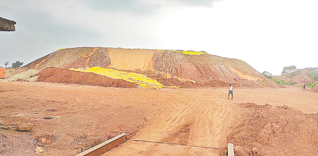 బలి కోరిన ఎర్రమట్టి గని? | Sacrifice red clay mine-NGTS-Telangana