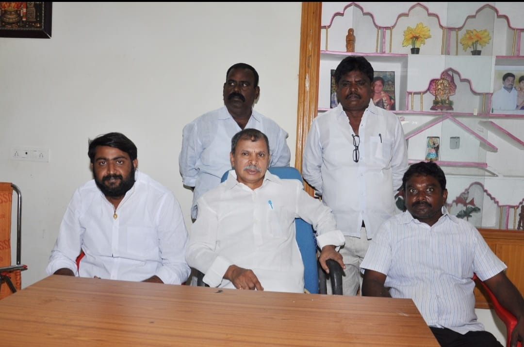 బీజేపీ మండ్రగబ్బ పాత్ర...వైసీపీది తేలుపాత్ర | The role of BJP ...