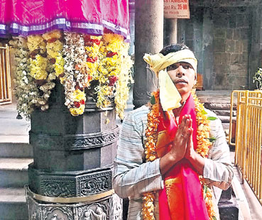 అప్పన్నను దర్శించుకున్న అనకాపల్లి కలెక్టర్‌ | Anakapalli Collector who ...