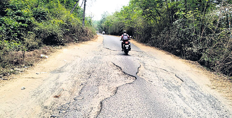 ఆరిలోవ అటవీ ప్రాంతంలో రోడ్డు విస్తరణకు కొత్త మెలిక? | New twist to road ...