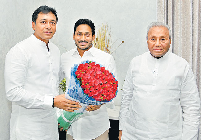 జగన్‌తో మేకపాటి భేటీ | Mekapati Rajamohan Reddy meets jagan-NGTS ...