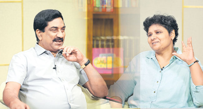 డైరెక్టర్‌ నందిని రెడ్డితో... | With Director Nandini Reddy-MRGS-Navya