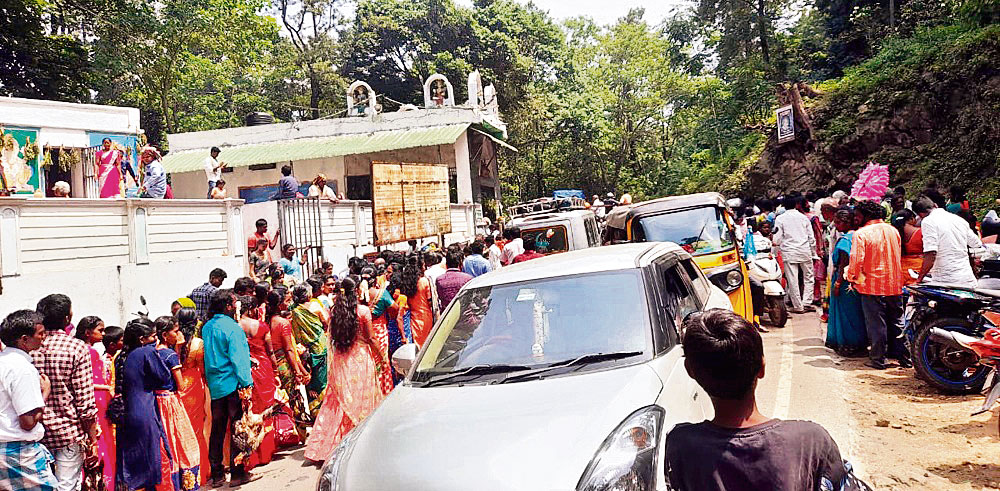 మోదకొండమ్మ పాదాలు వద్ద రద్దీ | Congestion at Modakondamma feet-NGTS ...