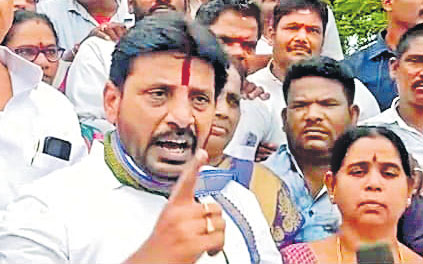 అచ్చెన్నాయుడూ.. టెక్కలి రోడ్లపై ఈడ్చిఈడ్చి కొడతా | Duvvada Srinivas MLC ...