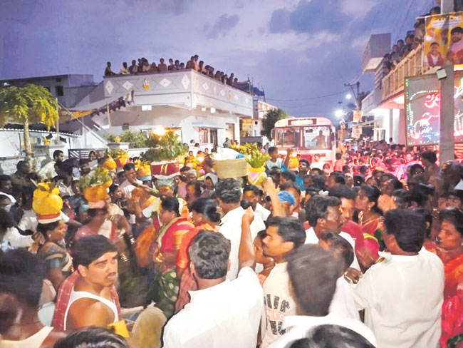 ఘనంగా బీరప్ప బోనాలు | Glorious Birappa bonas-MRGS-Telangana