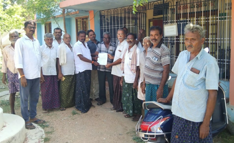 పాఠశాలను విలీనం చేయవద్దు | kokolluveripalli prajala vinathi-MRGS ...