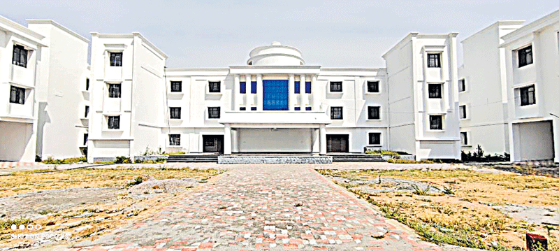మందుబాబులకు అడ్డాగా కేసీఆర్‌ బడి! | dubbaka government high school is a ...
