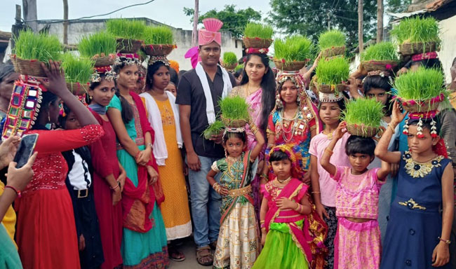 ఆసిఫాబాద్‌ జిల్లాలోని మొదలైన తీజ్‌ సందడి | The beginning of Teej in ...