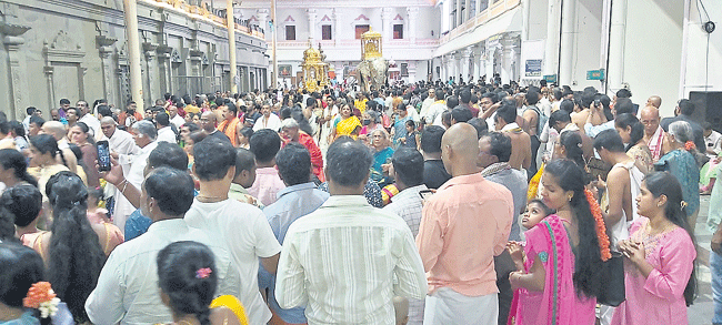 శ్రీమఠంలో భక్తుల రద్దీ | Crowd of devotees in mantralayam-NGTS-AndhraPradesh