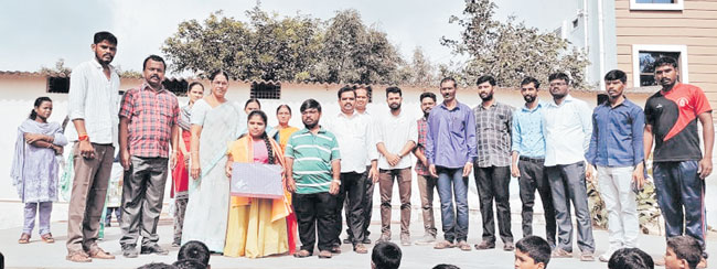 జేఈఈ ర్యాంకర్‌ ఉమేశ్వరికి సన్మానం | Honor to JEE ranker Umeshwari-MRGS ...