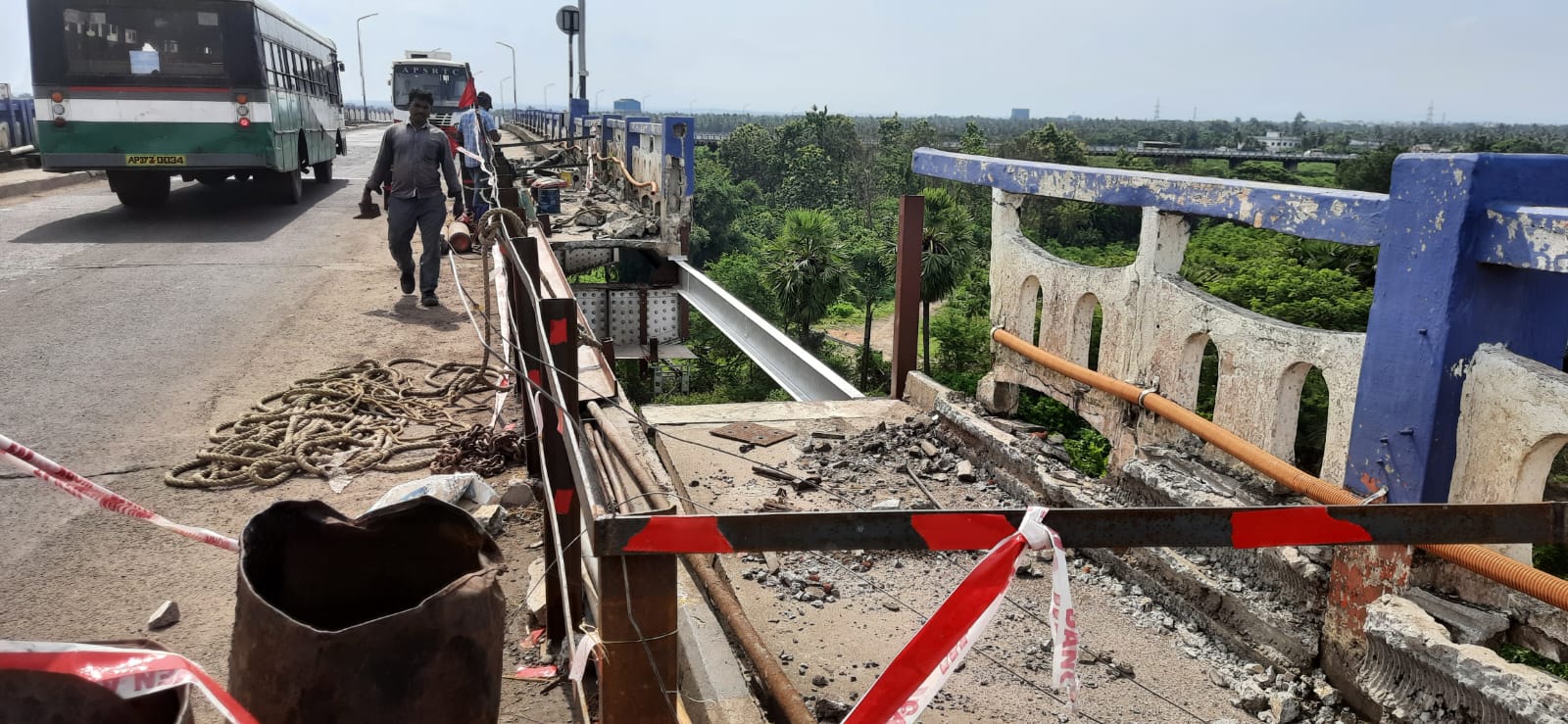 నిలువెల్లా నిర్లక్ష్యం | road rail bridge damaged-NGTS-AndhraPradesh
