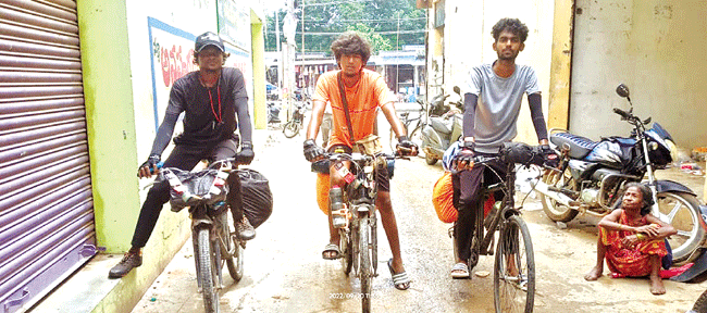 పర్యావరణ పరిరక్షణే ధ్యేయంగా సైకిల్‌యాత్ర | A cycle trip with the aim of ...
