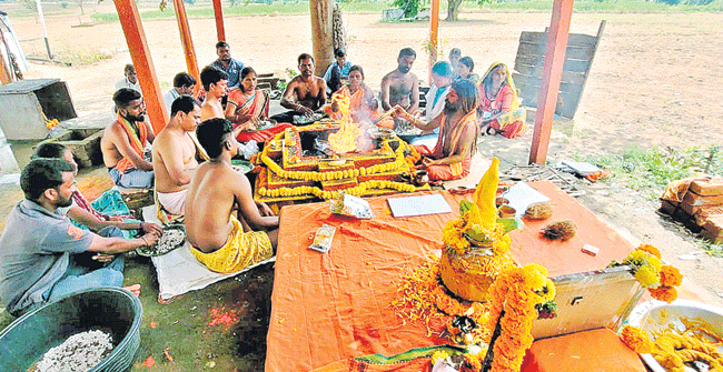లక్ష్మీనరసింహస్వామి ఆలయంలో హోమం | Homam at Lakshminarasimhaswamy Temple ...