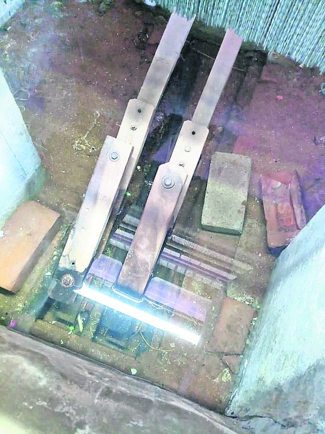 కన్నీటిధారం..! | cheneta item-MRGS-AndhraPradesh