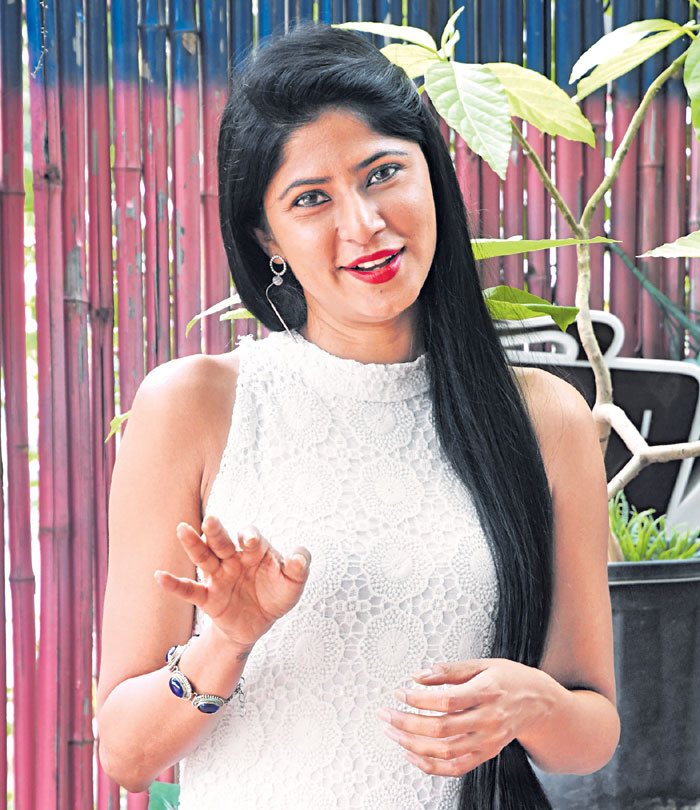 ఆహా.. నేహ! | multi talented person neha Bigg Boss House-NGTS-Navya