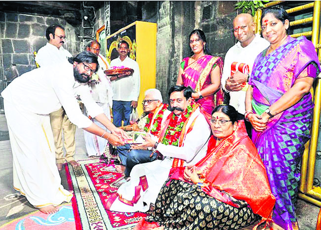 అప్పన్నను దర్శించుకున్న రాష్ట్ర ప్రభుత్వ సలహాదారు బ్రహ్మానందరెడ్డి ...