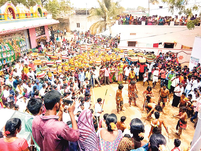 సంబురంగా బీరప్ప బోనాలు | Birappa Bonas