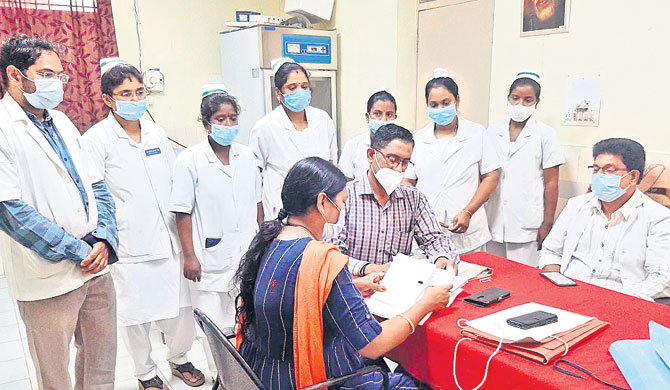 సర్కారు ఆస్పత్రుల్లో సీఐడీ సోదాలు | CID searches in government hospitals