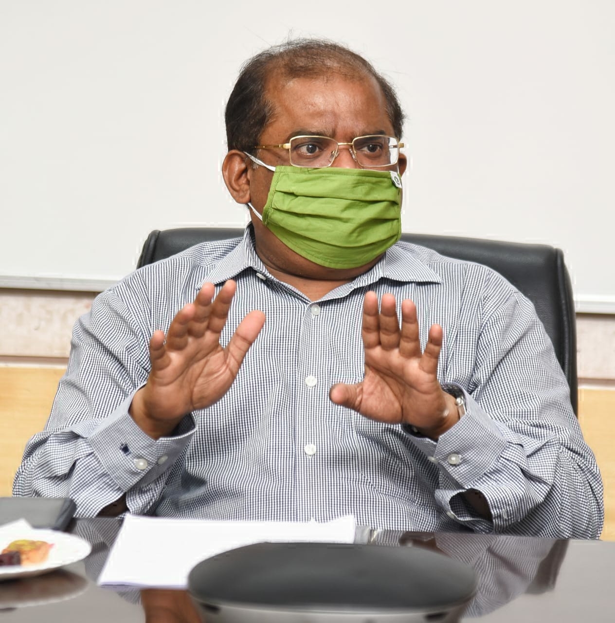 కరోనా రెండో దశ ఉధృతిని సమష్టిగా తరిమికొడదాం! | collector coved curb