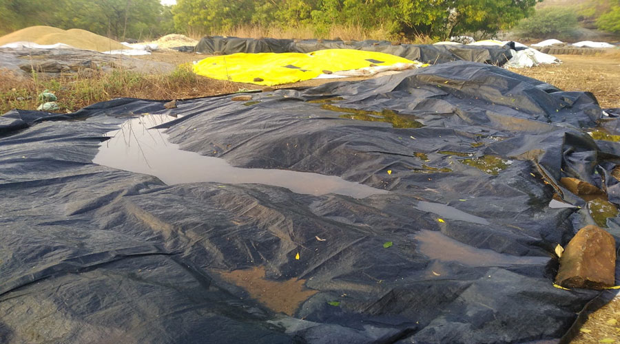 అకాల వర్షం.. రైతుల ఇక్కట్లు.. | former problems