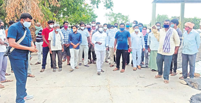 రైతులను ఇబ్బందులకు గురి చేయవద్దు : చిరుమర్తి | Do not cause trouble to ...