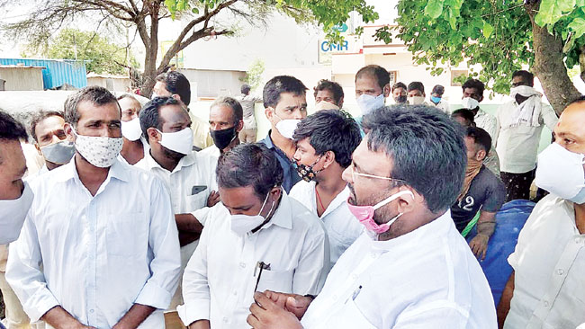 రైతులను ఇబ్బందులకు గురి చేయొద్దు | Do not cause trouble to the farmers