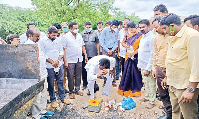 రాష్ట్ర అభివృద్ధే ప్రభుత్వ లక్ష్యం | Alampur MLA Abraham Bhoomi Puja ...