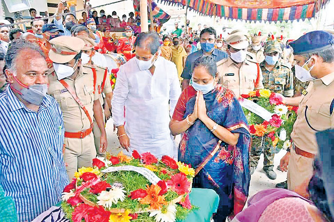 శోకతప్త హృదయాలతో వీర జవాను అంత్యక్రియలు | Funeral of a brave Javanese ...