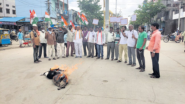 రేవంత్‌రెడ్డి గృహ నిర్బంధంపై పెల్లుబికిన నిరసన | Rewanth Reddy protests ...
