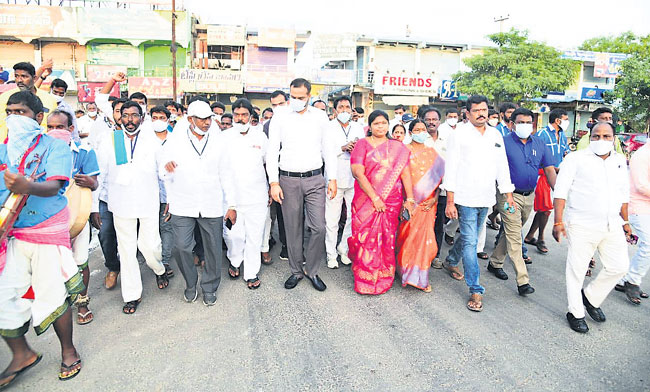 ప్రగతిభవన్‌కు వెళ్లిన దళితులు | Dalits who went to Pragati Bhavan