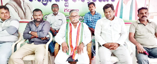 టీఆర్‌ఎస్‌ నాయకుల గుండెల్లో గుబులు | Congress district president Patel ...