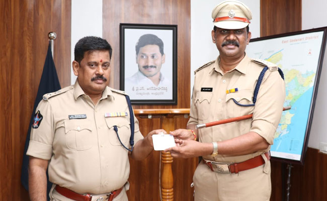 పోలీసులకు స్మార్ట్‌ ఐడెంటిటీ కార్డులు | Sp DGP Identity card