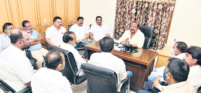 టీఆర్‌ఎస్‌ జెండా పండుగను విజయవంతం చేయాలి | The TRS flag festival should ...