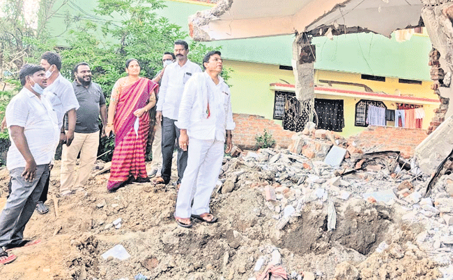 సుందరయ్యనగర్‌లో ఇళ్ల కూల్చివేత | Mbd House