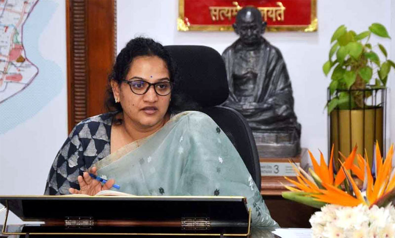 సృజనతో వేగలేకపోతున్నాం.. వెంటనే పంపించండి...! | ametho veegalekapotunnam