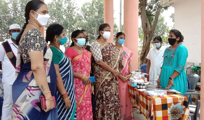 వైరల్‌ జ్వరాలే.. ఆందోళన వద్దు | viral fevers at kovvuru town-MRGS ...