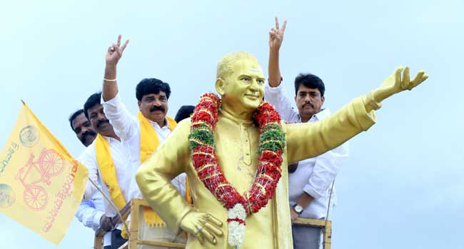 ‘టీడీపీ జెండా ఎగరేద్దాం’ | let fly the tdp flag in dhone-MRGS-AndhraPradesh