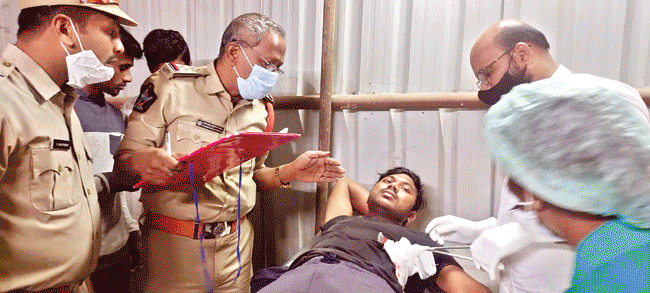 ఈవ్‌టీజింగ్‌ వద్దన్నందుకు కత్తిపోట్లు | Stabs for not being eveteasing ...