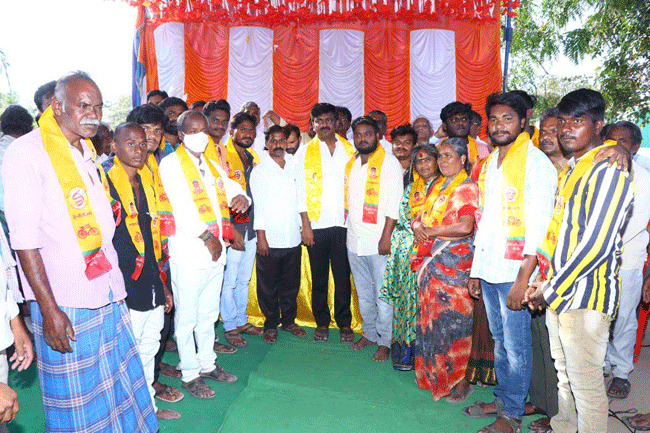 వైసీపీ నుంచి టీడీపీలోకి చేరిక | Addition from YCP to TDP-MRGS-AndhraPradesh