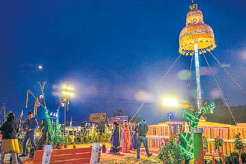 ఝుమ్కా ‘మిలా రే’.. | This huge Jhumka is 14 feet high
