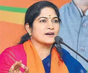 కేటీఆర్‌‌కు తెలంగాణ ఘటనలు కనిపించవా?: ఆకుల విజయ | BJP Leader Akula ...