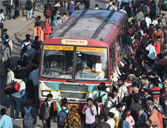 సరిహద్దుల్లో చిక్కుకున్న వారి కోసం వెయ్యి బస్సులను ఏర్పాటు చేసిన యూపీ ...