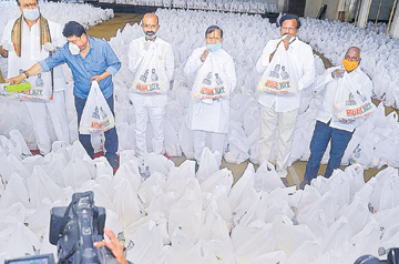 రాష్ట్రంలో కరోనా లేదా..? | Sanjay on Monday launched vehicles with Modi ...