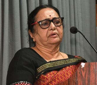 సర్వెంట్‌కి ఫ్లాట్‌ రాసిచ్చా..! | Famous author Dr Mudiganti Sujatha Reddy