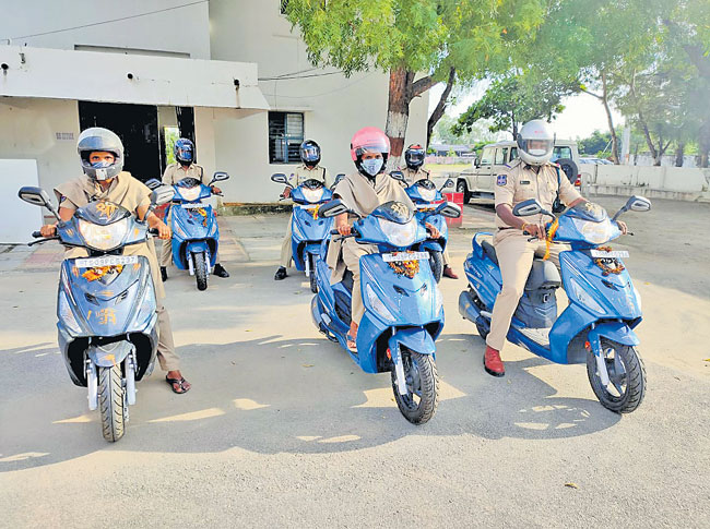 షీ టీమ్స్‌కు ద్విచక్ర వాహనాలు | Twowheelers for she teams