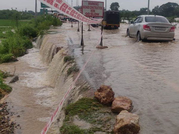 జాతీయ రహదారిపై నీటి ప్రవాహం | water flow highway floods