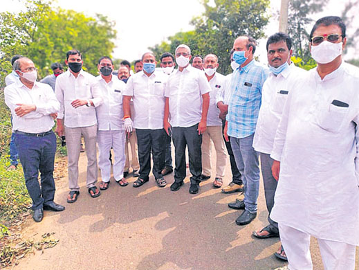 ఫార్మా కంపెనీల ప్రతినిధులు చెరువుల పరిశీలన | pharma company officials ...