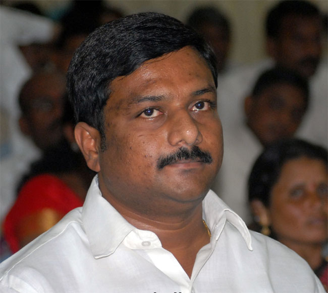 బీజేపీ గూటికి నిర్మల్ మాజీ ఎమ్మెల్యే | nirmal former mla maheshwar reddy