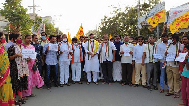 నిత్యకృత్యంగా ఆలయాలపై దాడులు | tdp protest