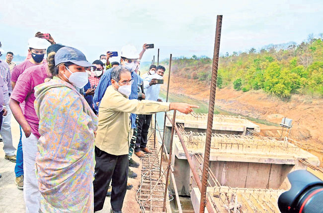 మార్చిలోగా సమ్మక్క బ్యారేజీ పూర్తవ్వాలి | Cmo Secrerary SimTHA Sabarwal